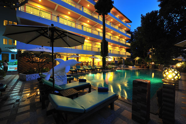 Tri Trang Beach Resort - Phuket.Net