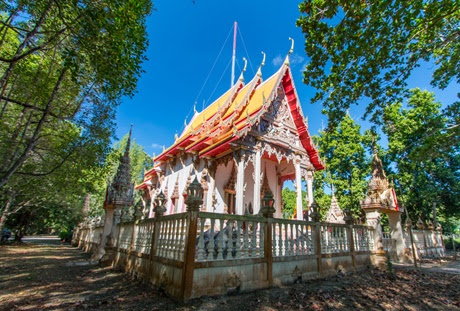 Wat Tha Ruea Temple - Phuket.Net