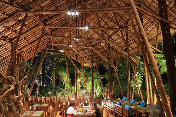 Wanon Restaurant at Hanuman World - Phuket.Net