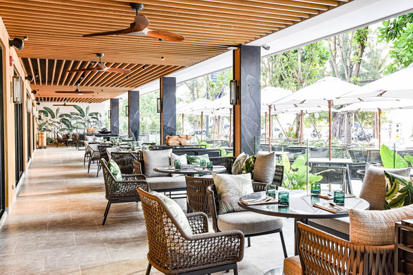 Sears & Co Bar and Grill - Phuket.Net