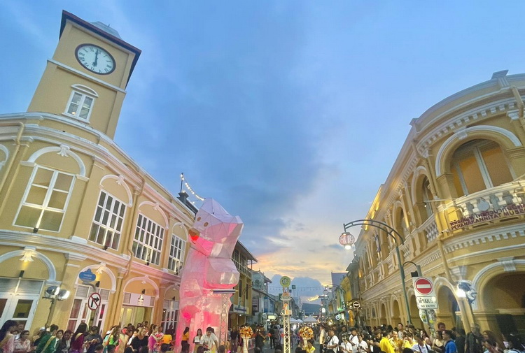 Chartered Walking Street - Phuket.Net