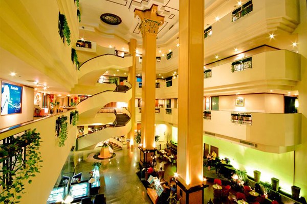 Atrium Lobby Lounge - Phuket.Net