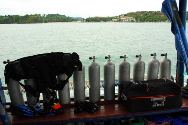 Sea World Dive Team - Phuket.Net