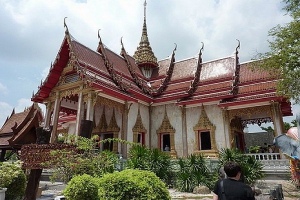 Wat Chalong (Chaiyathararam Temple) - Phuket.Net