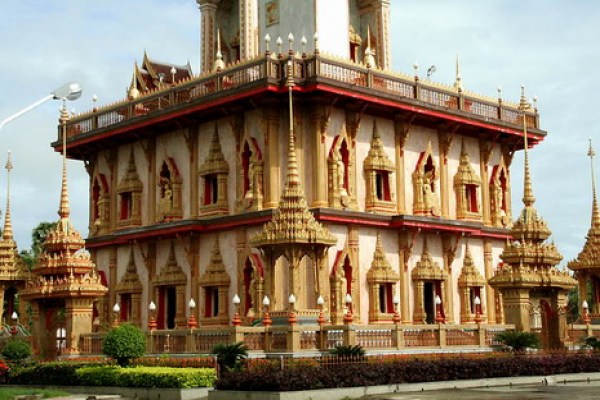 Wat Chalong (Chaiyathararam Temple) - Phuket.Net