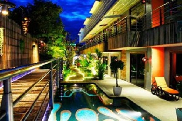 Nicky's Handlebar Restaurant & Bar - Phuket.Net