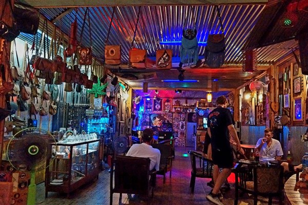 Roots Rock Reggae Bar & Shop - Phuket.Net