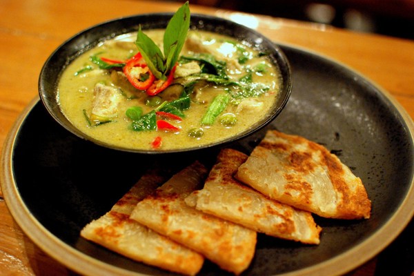 Kaab Gluay - Phuket.Net