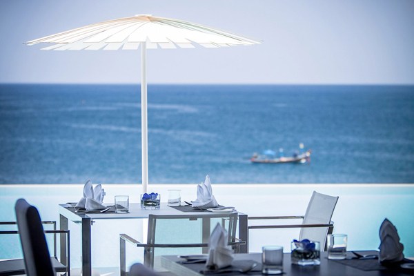 Kata Rocks Restaurant - Phuket.Net