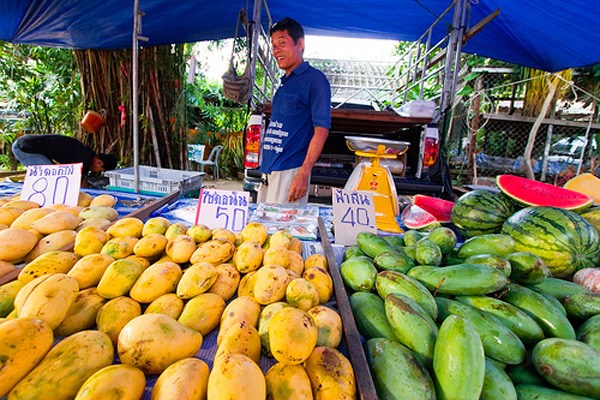 Karon Temple Market - Phuket.Net