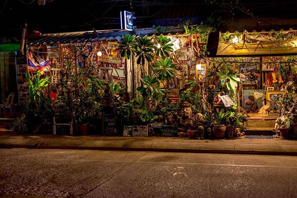 Art Space Gallery and Music Bar - Phuket.Net