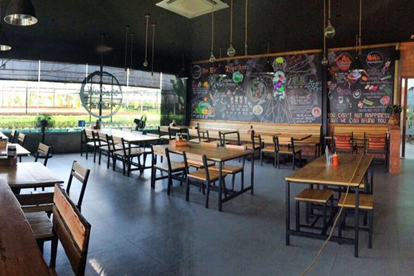 We Cafe Chaofah - Phuket.Net