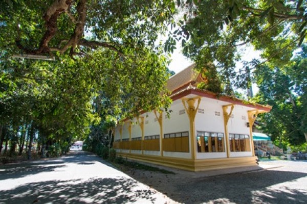 Wat Tha Ruea Temple - Phuket.Net