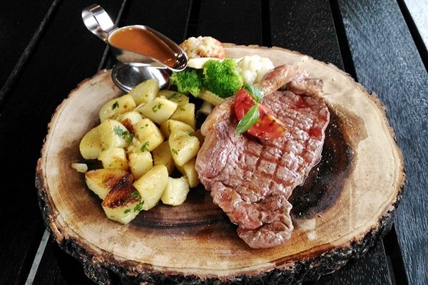 Ronik's Restaurant - Phuket.Net