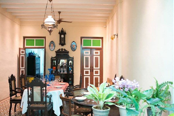 The Charm Dining Gallery - Phuket.Net