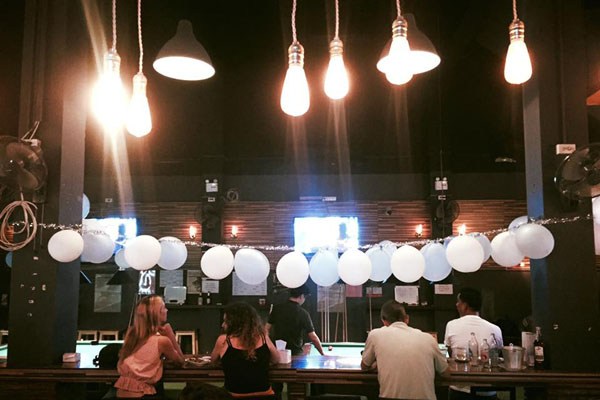 Cue Bar - Phuket.Net