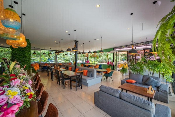 Macaw Cafe & Restaurant Phuket - Phuket.Net