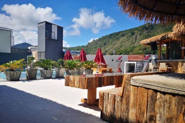 Makai Restaurant & Rooftop Pool Club - Phuket.Net