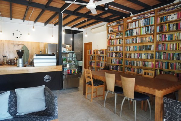 Booktree Library & Cafe - Phuket.Net