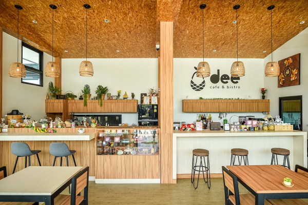Dee Cafe & Bistro - Phuket.Net