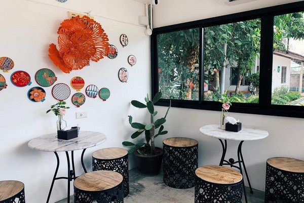 MORE Cafe Phuket - Phuket.Net