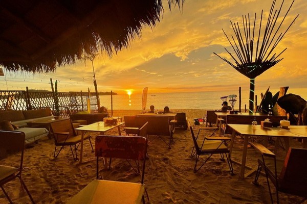The Wave Beach Bar & Surfing - Phuket.Net