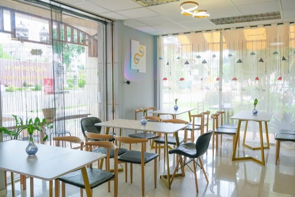 Posh and Pow Club Cafe - Phuket.Net