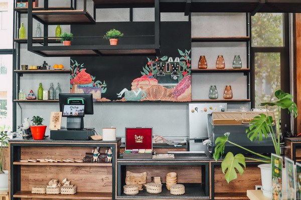 Rox's Wood Cafe & Bistro - Phuket.Net