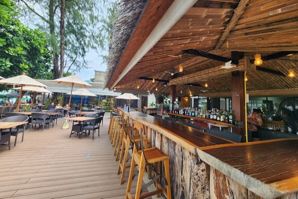 Blue Beach Cafe & Restaurant - Phuket.Net