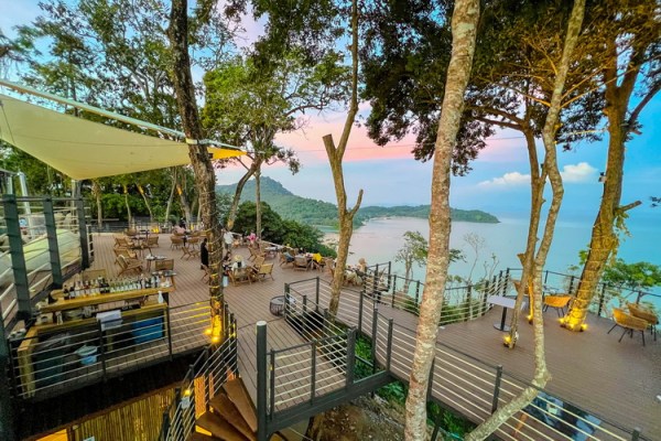 Hilltop Cafe Phuket - Phuket.Net