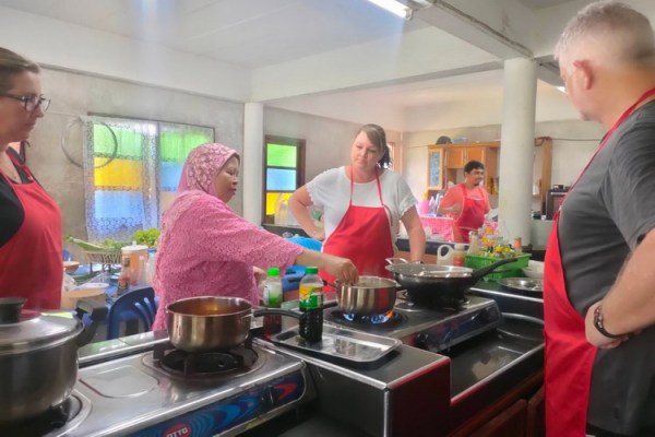 Phuket Big Mom Thai Cooking Class - Phuket.Net