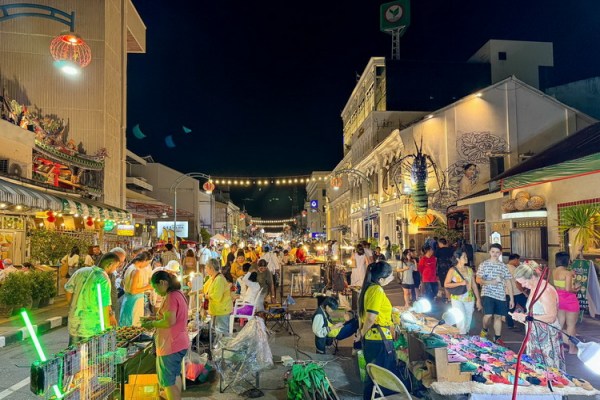 Chartered Walking Street - Phuket.Net