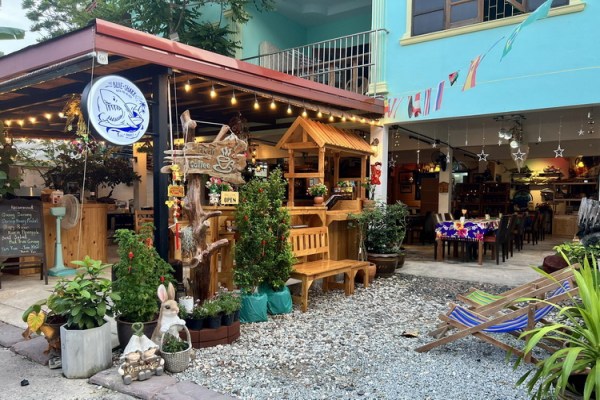 The Blue Shark Restaurant - Phuket.Net