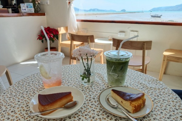 Lay Cafe Phuket - Phuket.Net