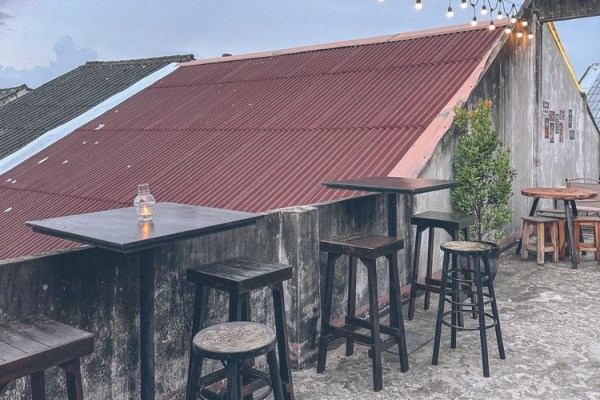 The Loof Bar & Co. - Phuket.Net
