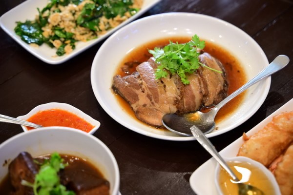 Thai Muang Restaurant - Phuket.Net